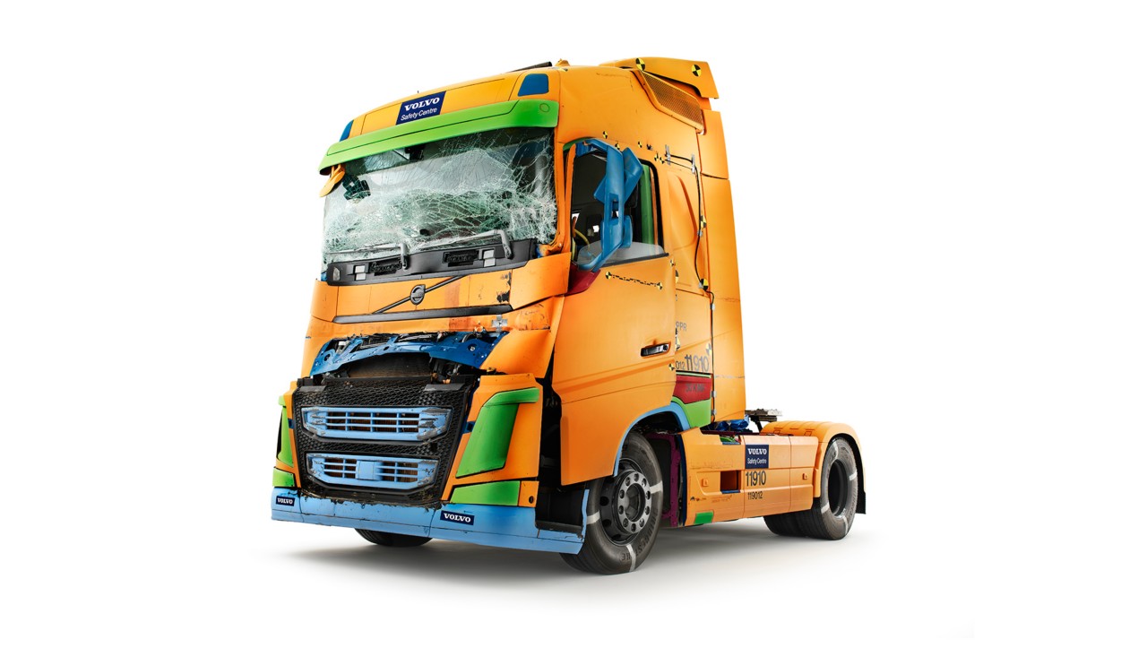 25 ways Volvo FH keeps the roads safe | Volvo Trucks